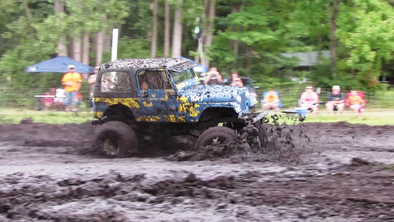 Blue Jeep Mudding At Walts Mud Bog - YouTube