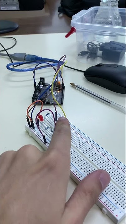 Primer ejercicio del arduino - YouTube