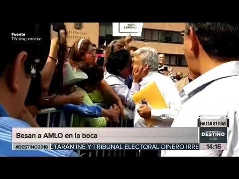 Reciben a AMLO con beso en la boca en Azcapotzalco | Noticias con ...