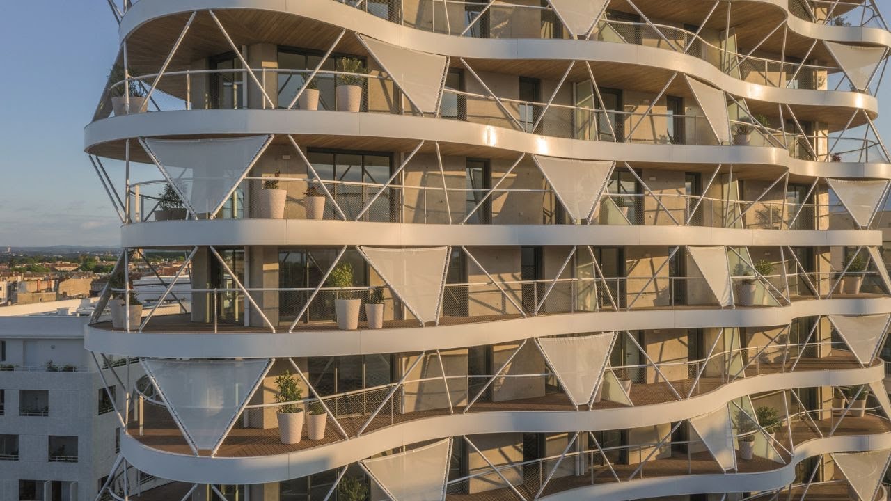 La tour emblématique Higher Roch à Montpellier - YouTube