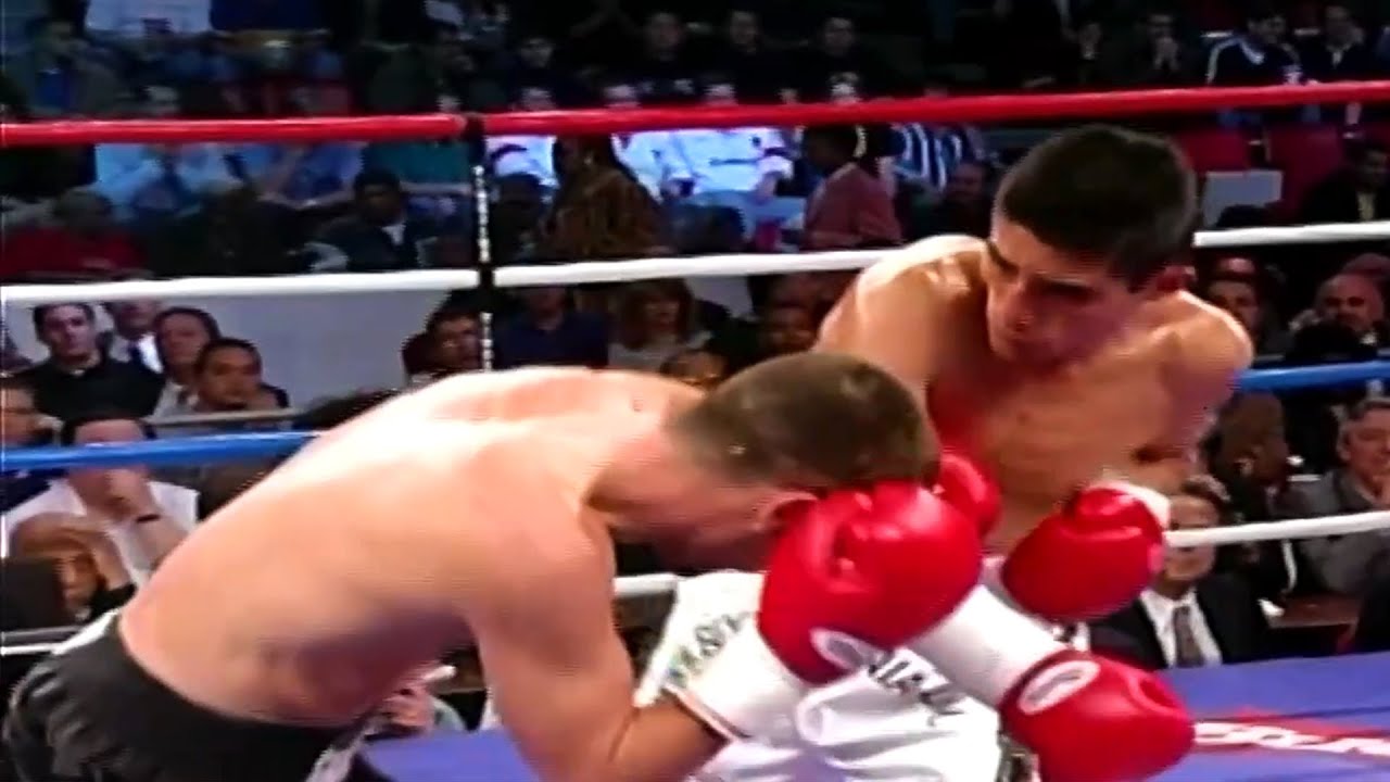 Erik Morales (Mexico) vs Wayne McCullough (Northern Ireland) - Boxing ...