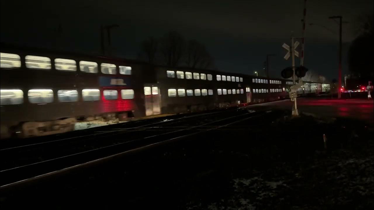 Metra Holiday Set In Middle Of 8 Car On Inbound Metra Train #518 At West Chicago On 1/4/25 - YouTube