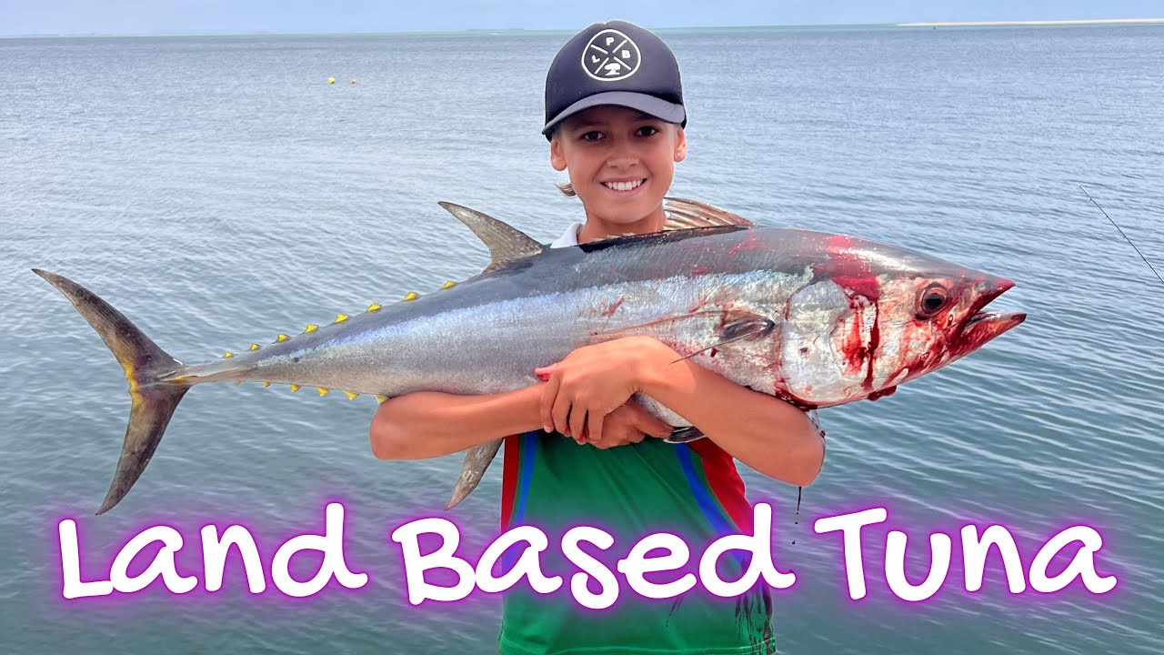 Jetty Fishing Drama: Broken Gaff, Big Tuna, & Delicious Feast! - YouTube