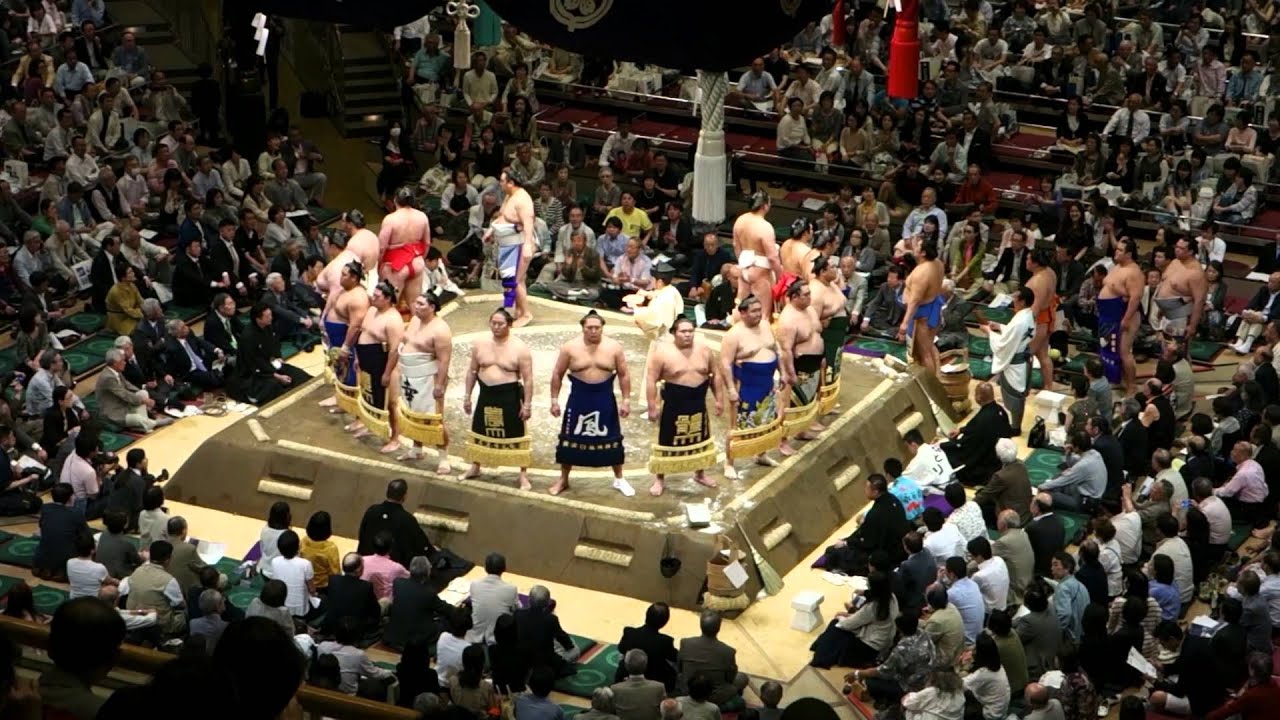 Sumo Makuuchi Ring Entering Ceremony 2013 Tokyo - YouTube