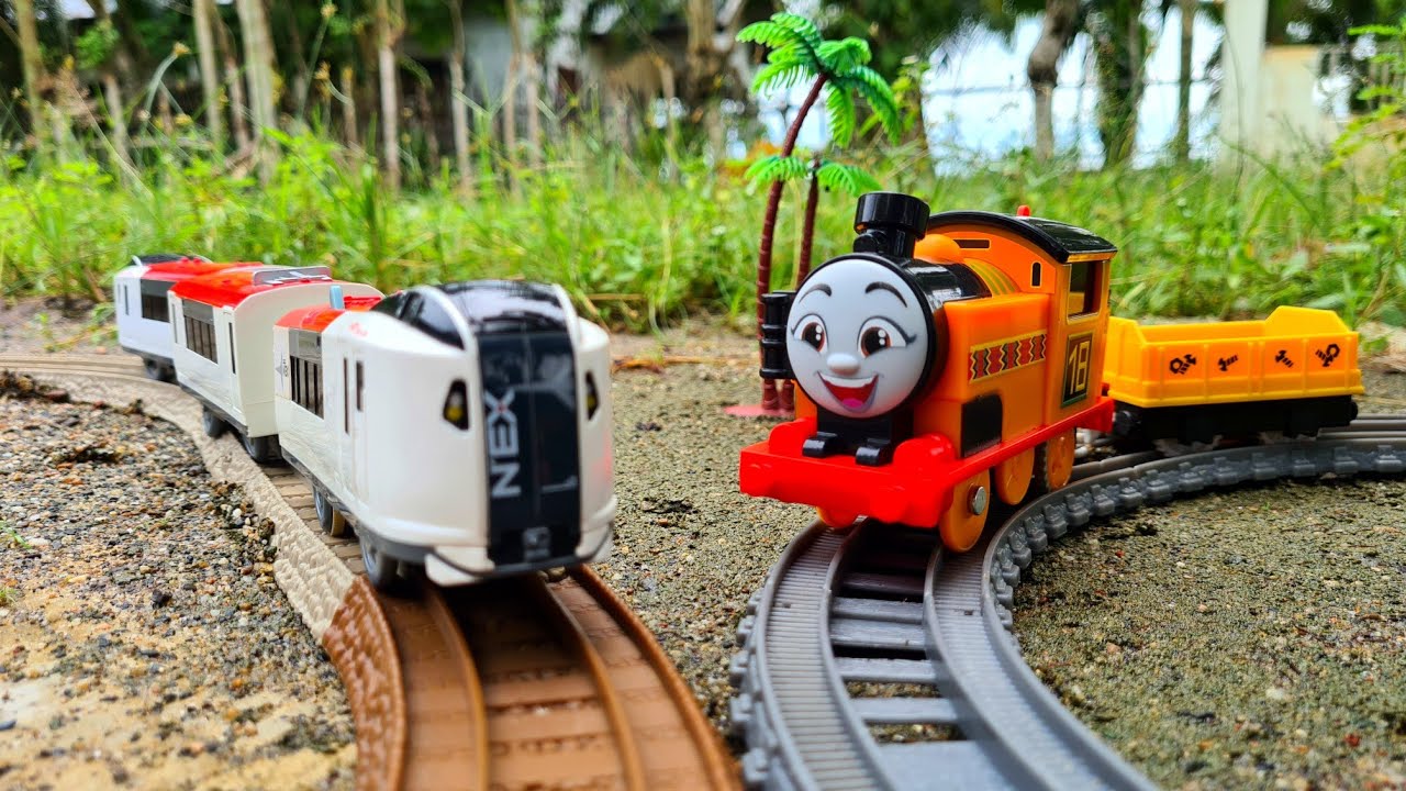 Merakit Mainan Kereta Api Thomas & Friends Nia Series, Kereta Plarail ...