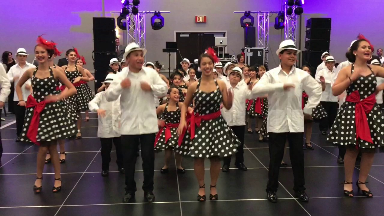 Sociedad Cubana-La Nueva Era New Years Eve 2017 Comparsa - YouTube