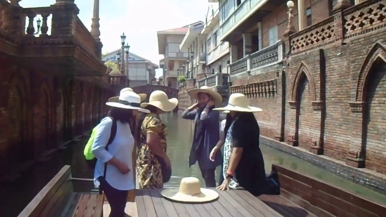 Boat or Balsa Ride - Las Casas Filipinas de Acuzar - YouTube