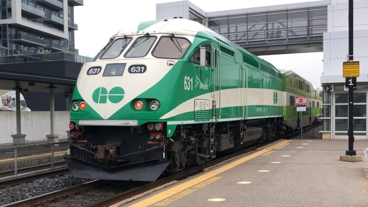 Go Train 631 Burlington go station - YouTube