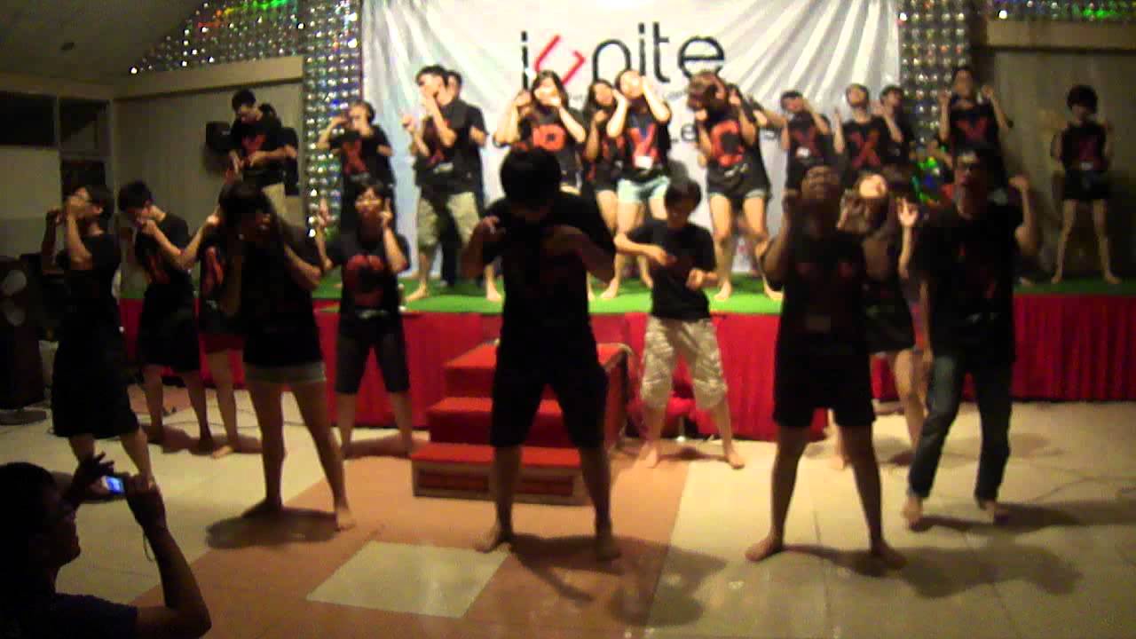 Tik Tok dance by AIESEC Hanoi - YouTube