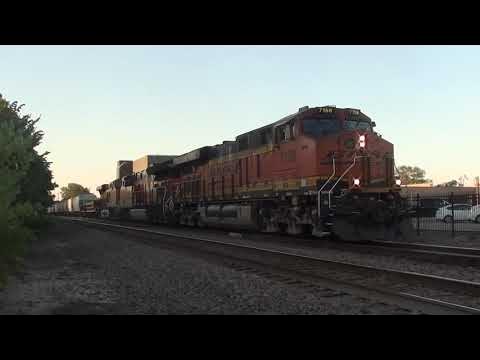 BNSF #7158 Leads WB to SB Mixed Freight. Olathe, KS 9/2/23 - YouTube
