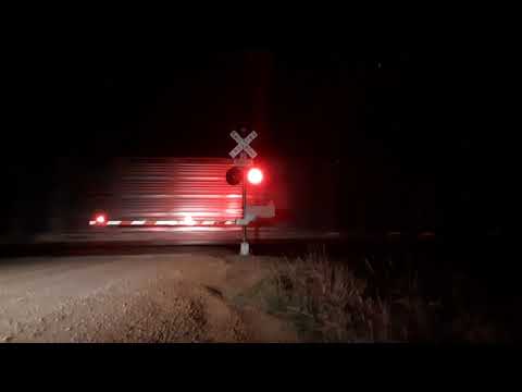 UP 4235 Leads Autoracks Grand Mound, IA - YouTube