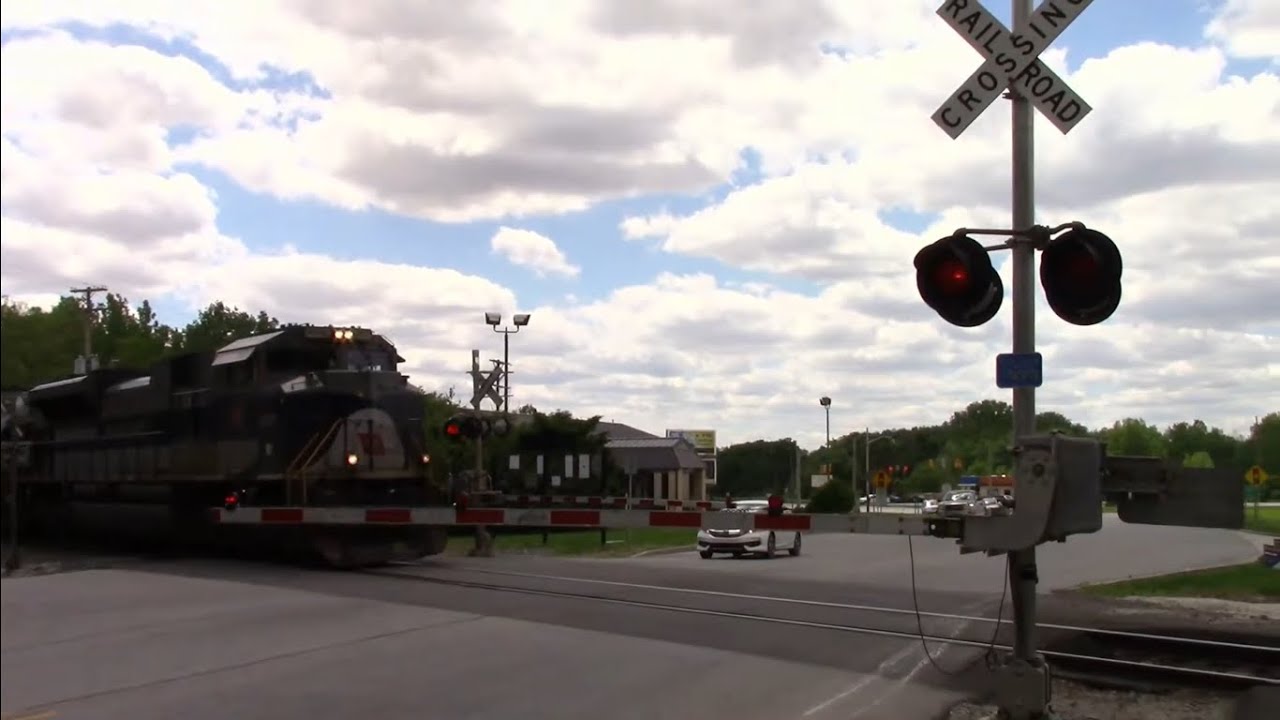 Main Street Railroad Crossing *UPDATE* - NS 1070 (Wabash HU!), 8134 ...
