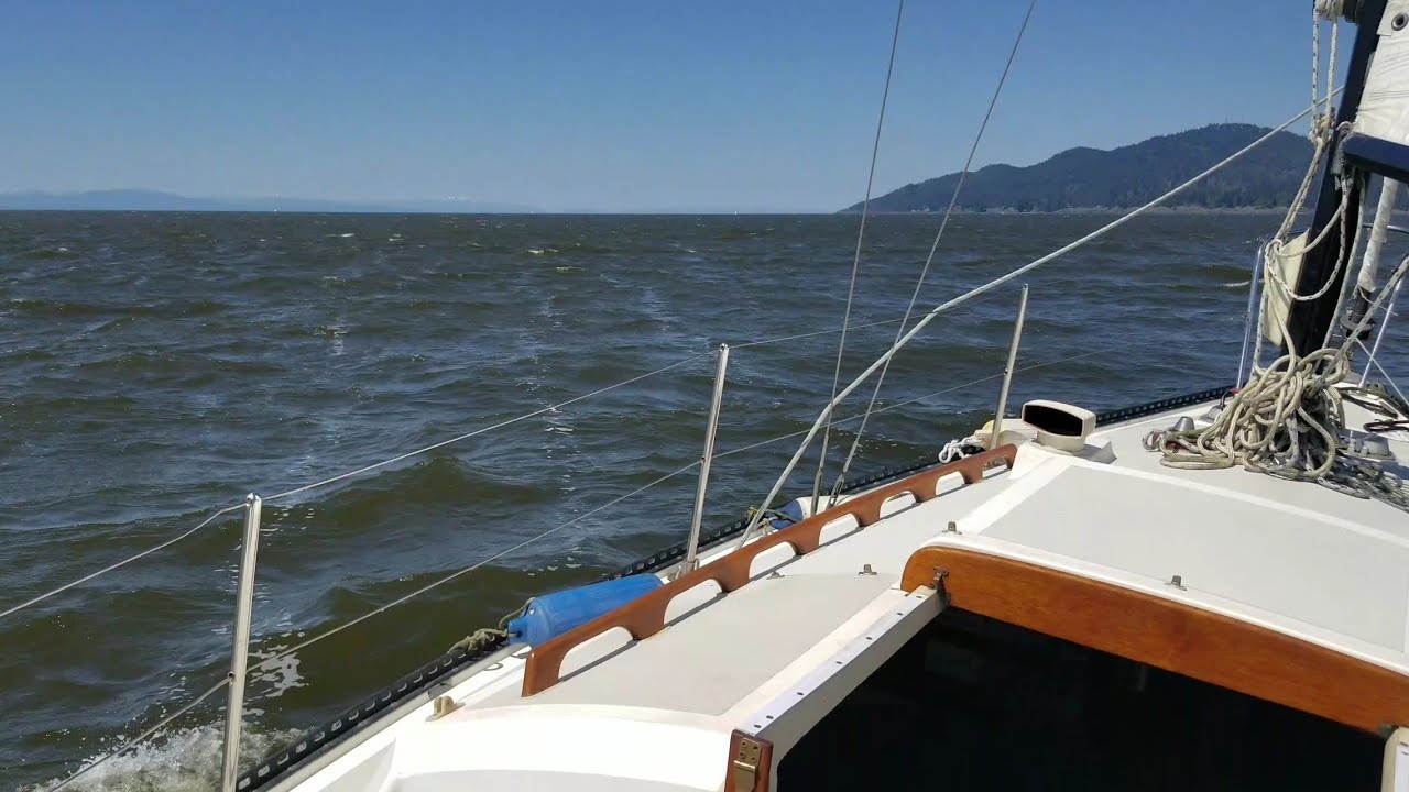 Wind howling, sailing on windy day - YouTube