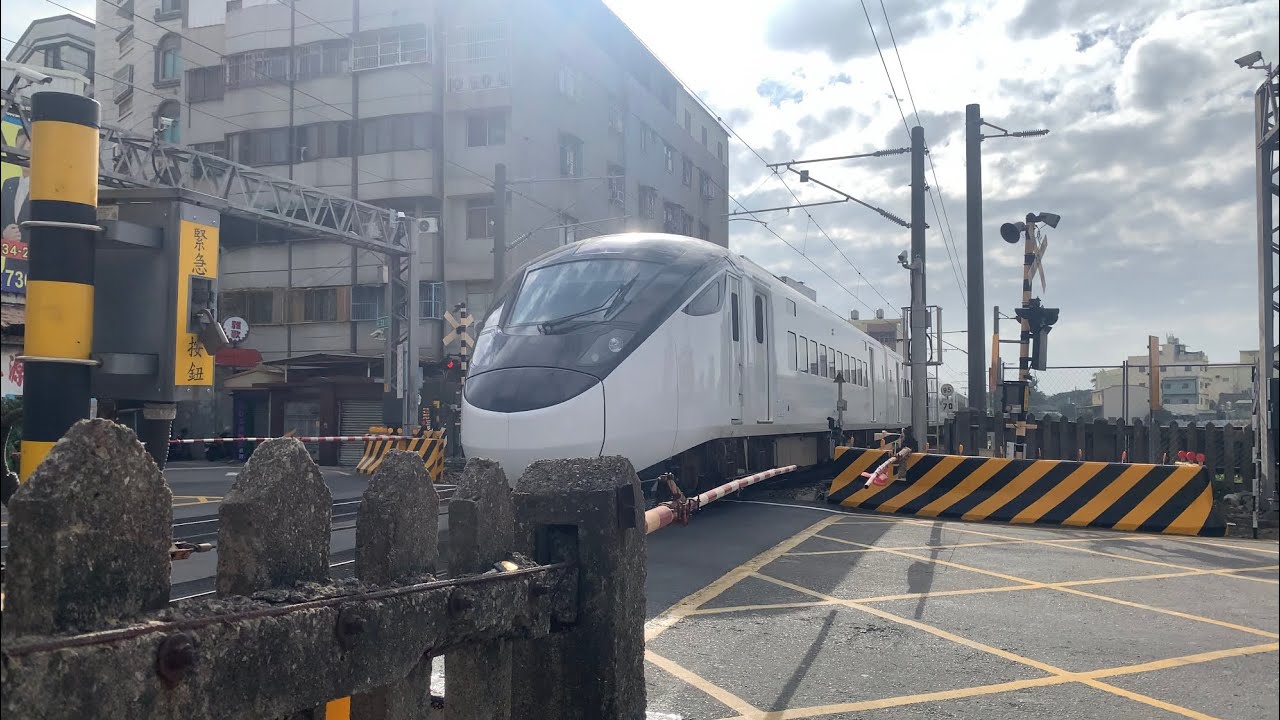 [TRA] EMU3000 Series Electric Multiple Unit Number 372 Yong-An Street ...