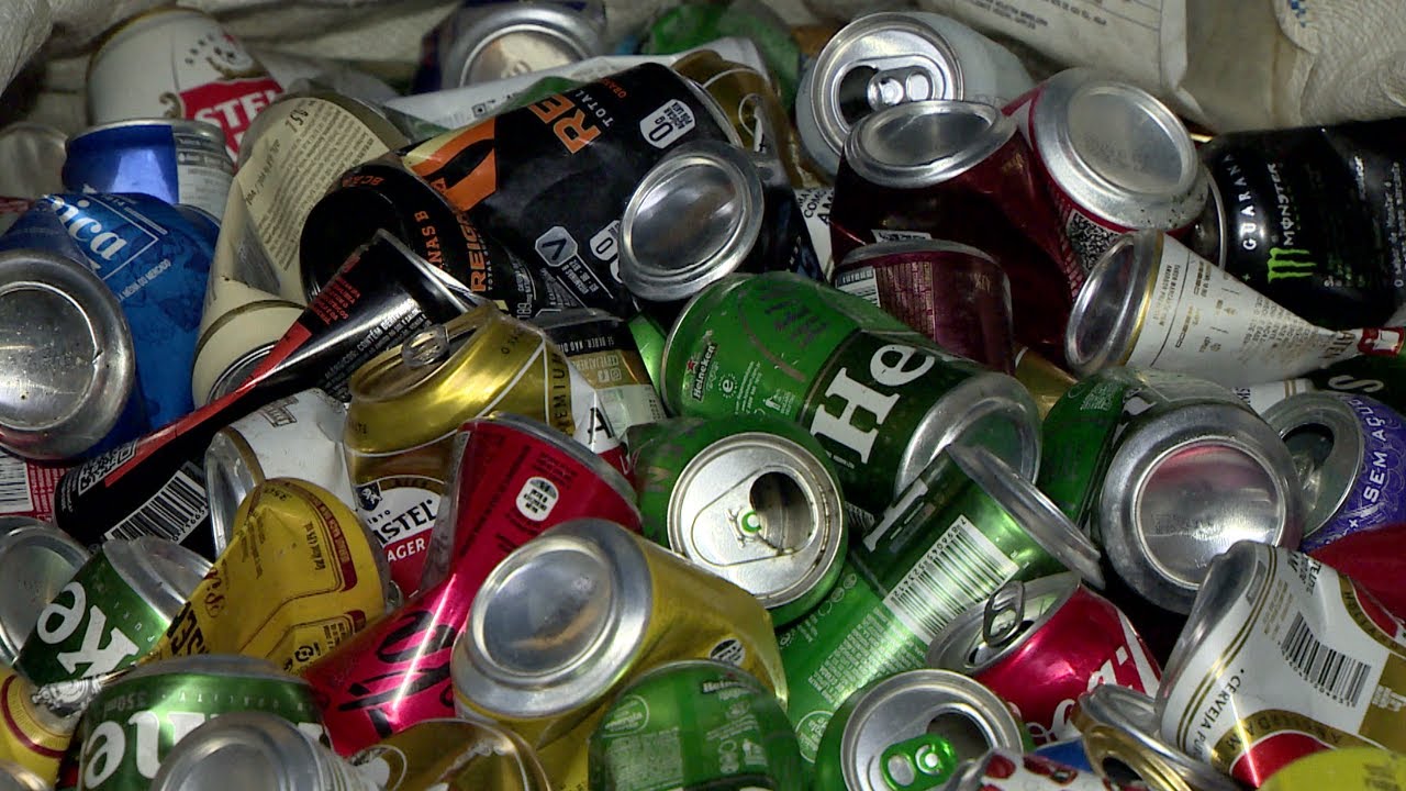 Reciclagem de latas de alumínio chega ao patamar inédito de 100% - YouTube