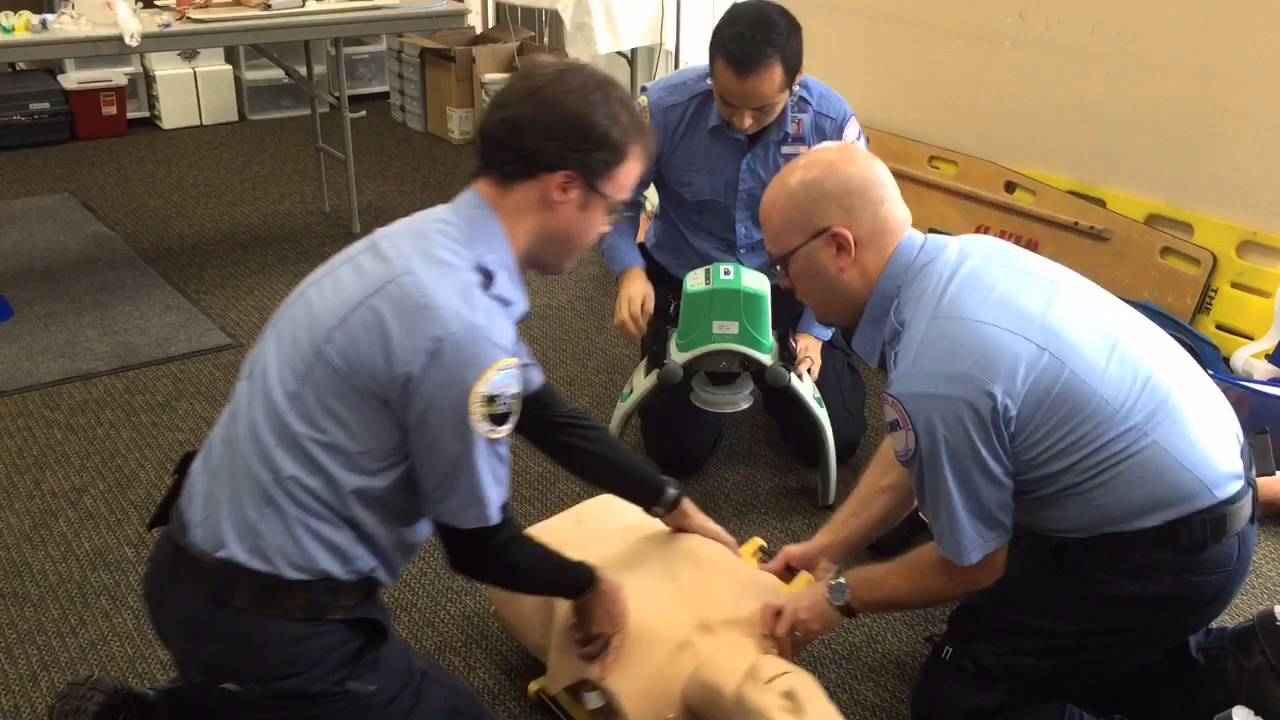 Paramedics demonstrate how to use the LUCAS 2 device - YouTube