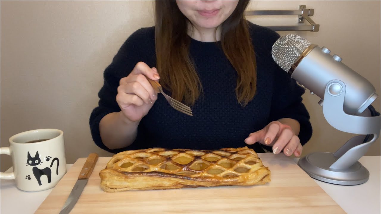 ASMR Apple Pie🍎 Eating Sounds☀️♪ - YouTube