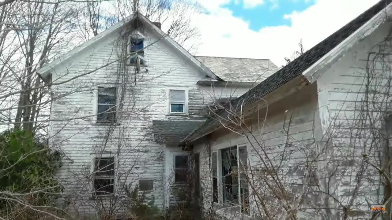 Creepy Abandoned Farm House And Farm Stand (Old Version) - YouTube