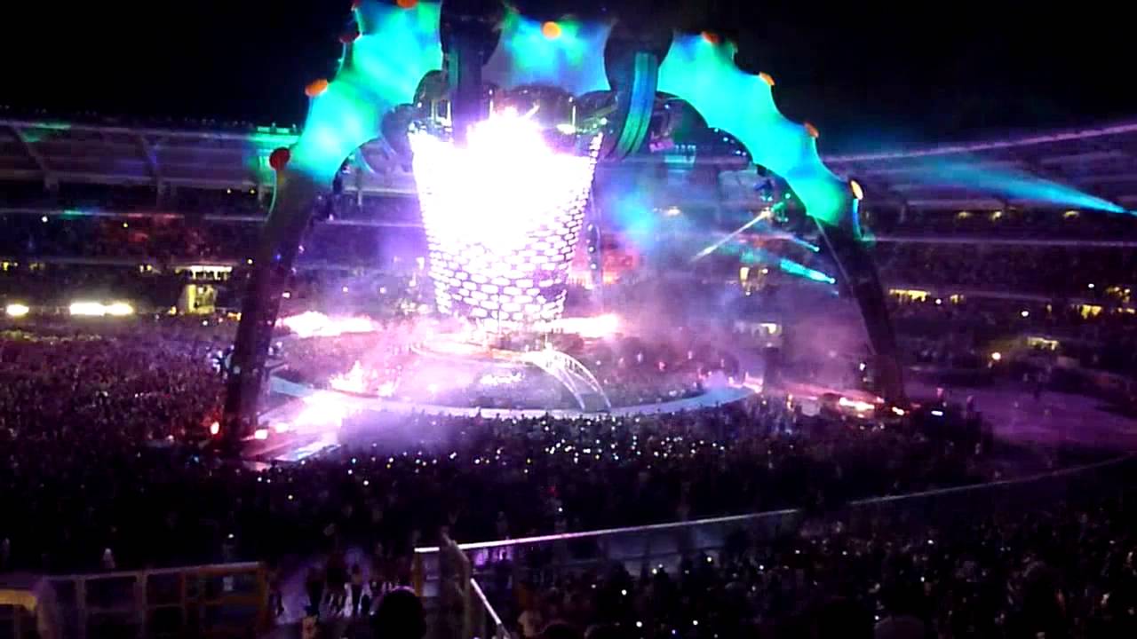 U2 360 TOUR @ Torino 06082010 Unforgettable Fire - YouTube