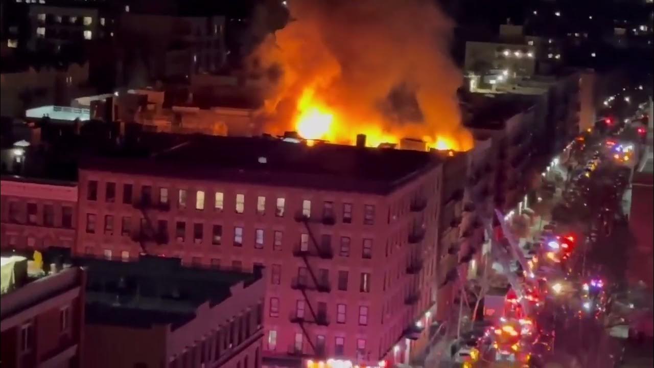 MASSIVE FIRE ENGULFS HIGH-RISE IN MANHATTAN - YouTube