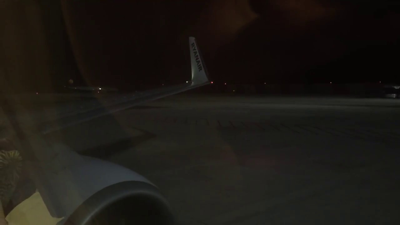 Engine Roar! Ryanair Boeing 737-800 ️ Early Morning Taxi and Take-Off ...