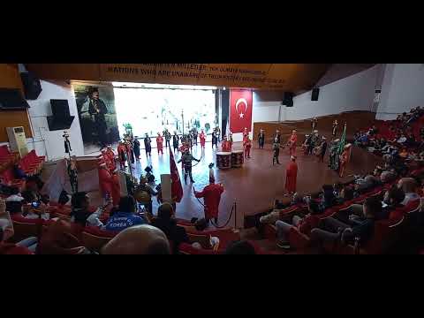 ASKERİ MÜZE  MEHTERAN TAKIMI MEHTER MARŞI BEĞENMEDEN GEÇME!!! düşmana inat !!!