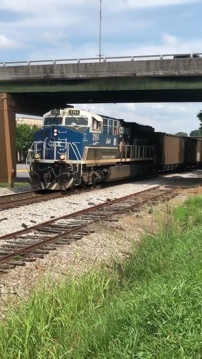 CSX 3194 Leading! - YouTube