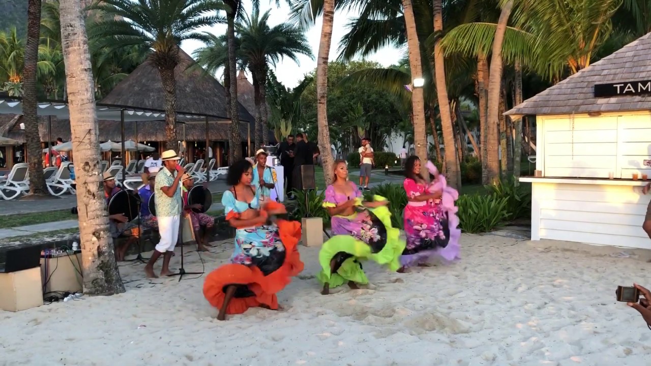 ILE MAURICE -danse sega sur la plage - YouTube