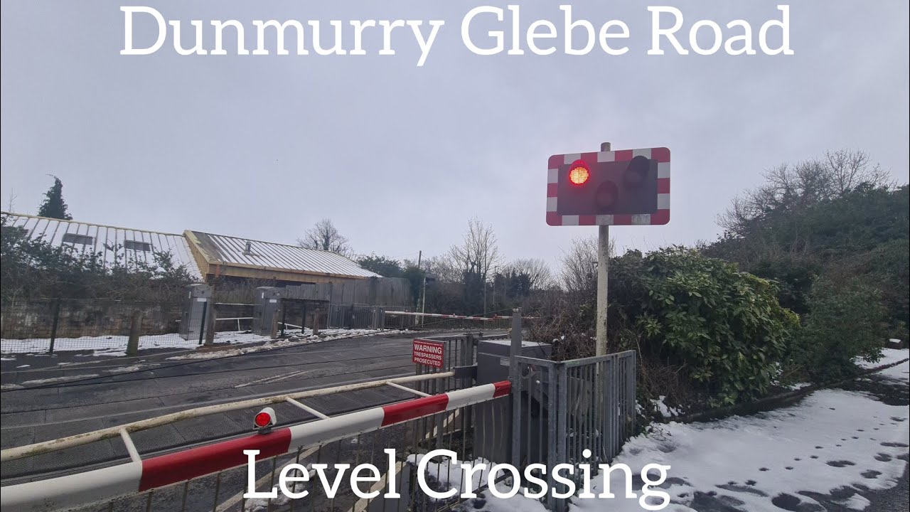 Dunmurry Glebe Road Level Crossing (Belfast) Saturday March 11.03.2023 ...