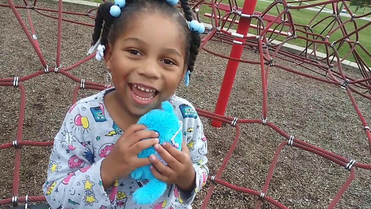 She loves trin and madison and Bianca - YouTube
