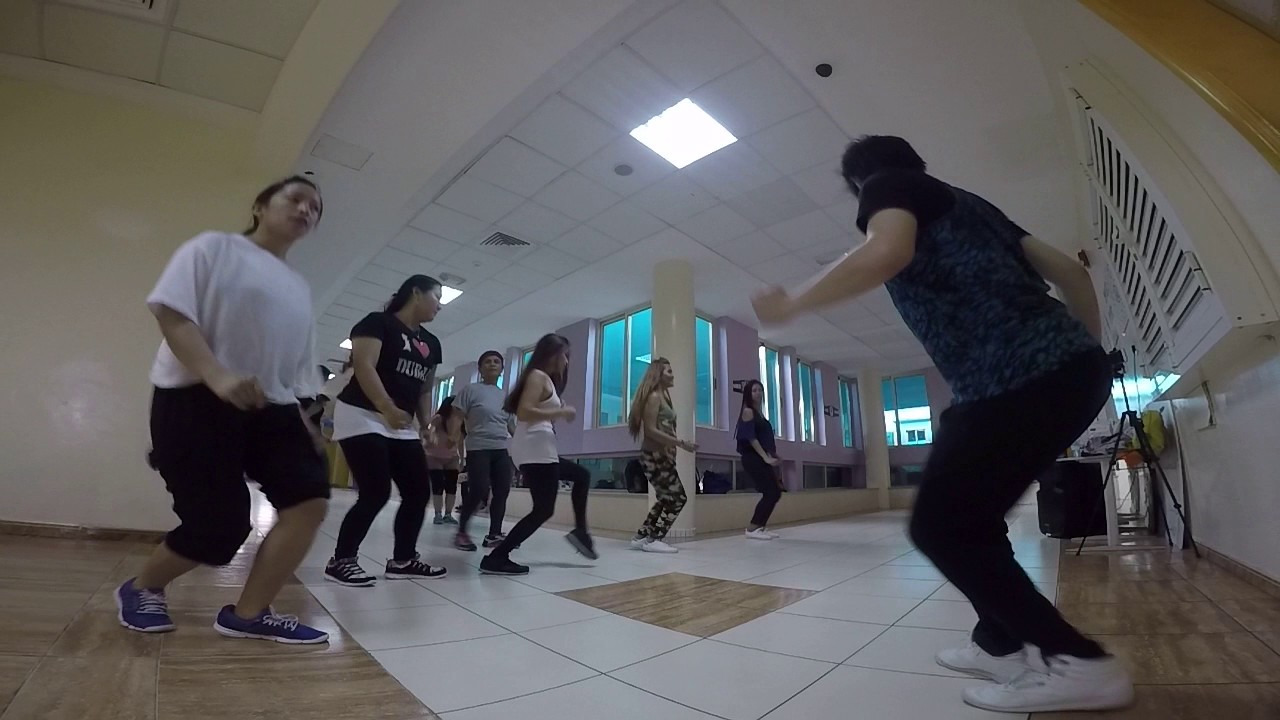 Saling pusa sa zumba 3 - YouTube