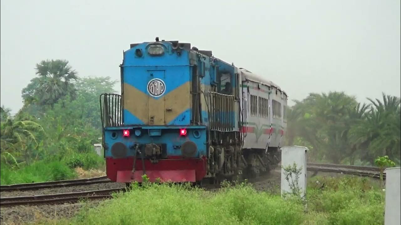 Rupsha Express Speedy Skipping of Ishwardi Bypass Station with WDM3D Locomotive - YouTube