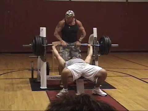 Mike's bench press attempts (2009 local YMCA bench competition) - YouTube