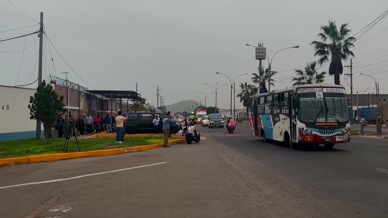 Joran van der Sloot arrives at Air Force base in Peru - YouTube