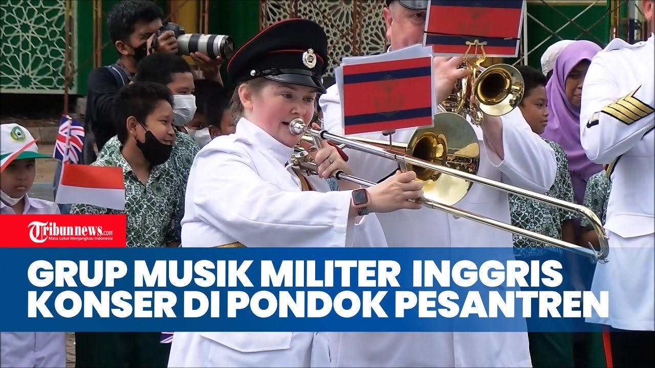Grup Musik Militer Angkatan Darat Inggris Konser di Pondok Pesantren ...