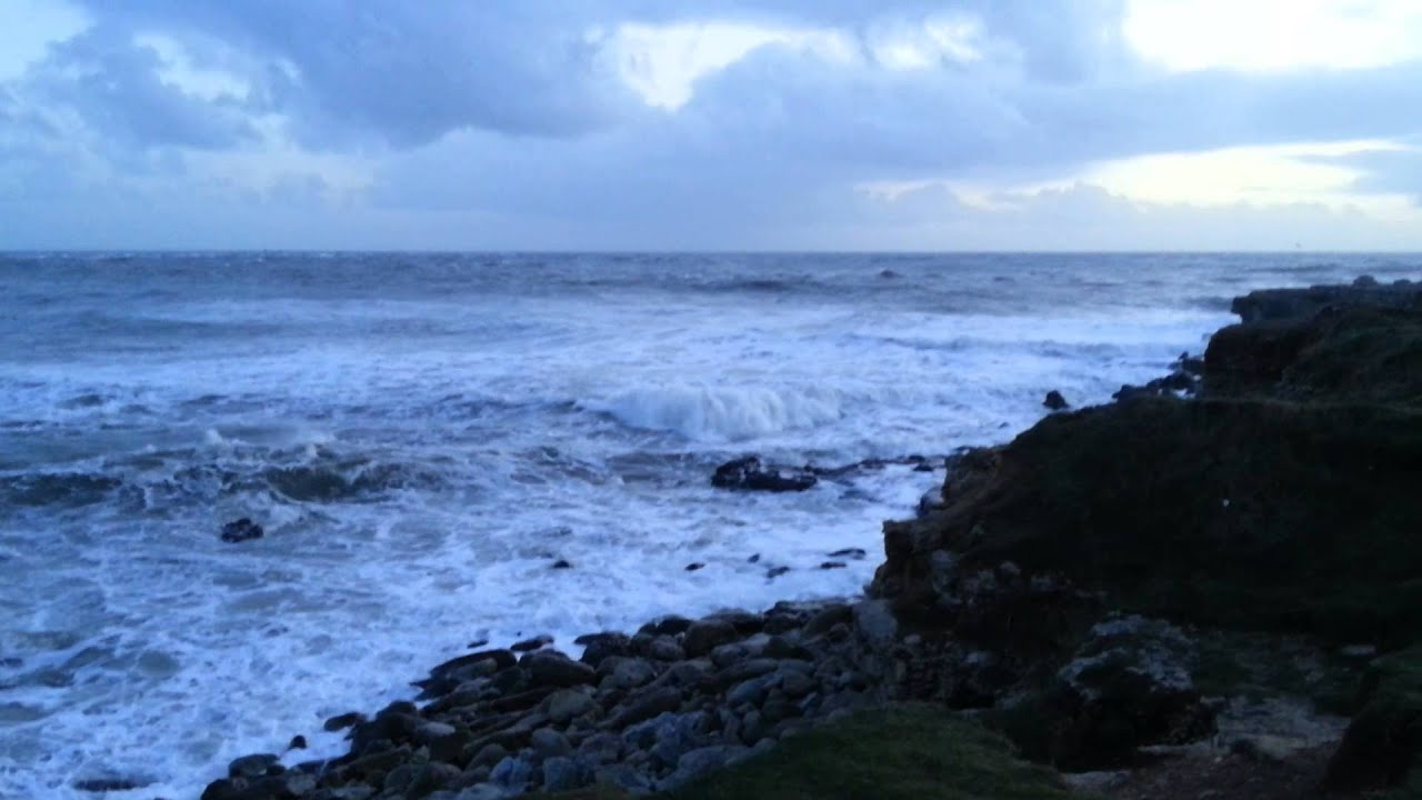 Big Waves at Portland Bill Dorset. - YouTube