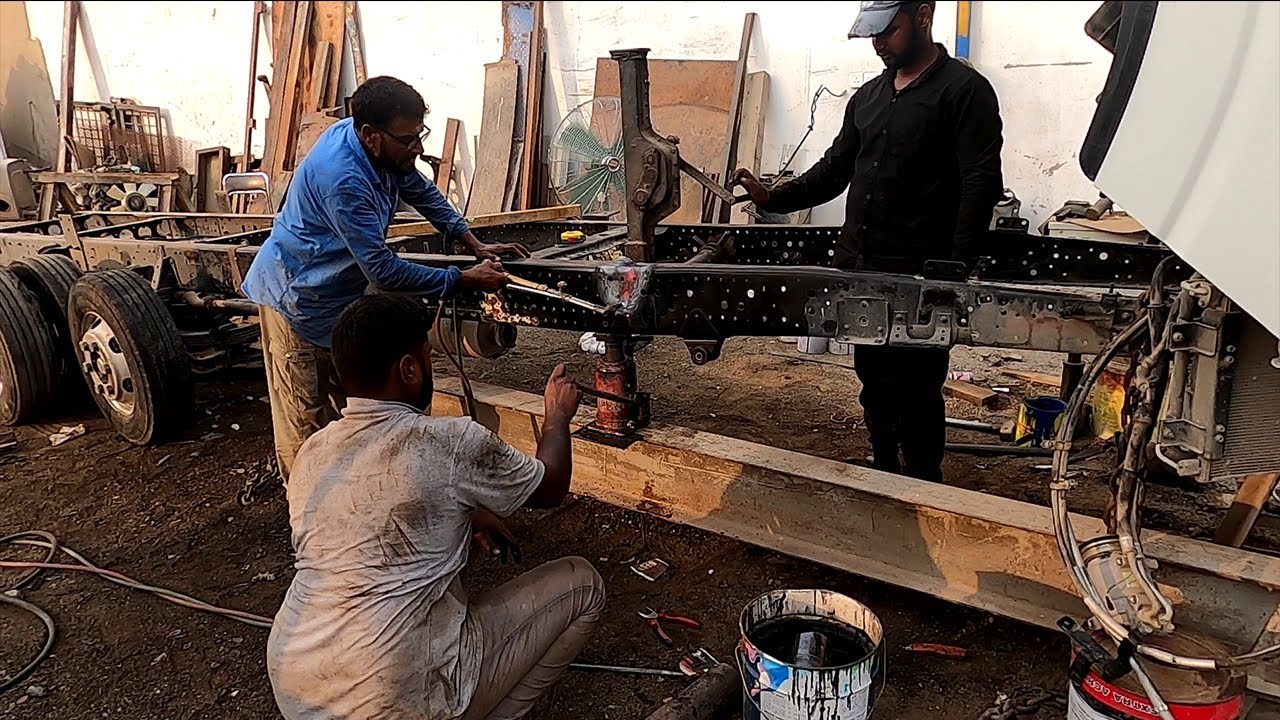 The chassis of the truck was bent by the accident || Amazing chassis ...