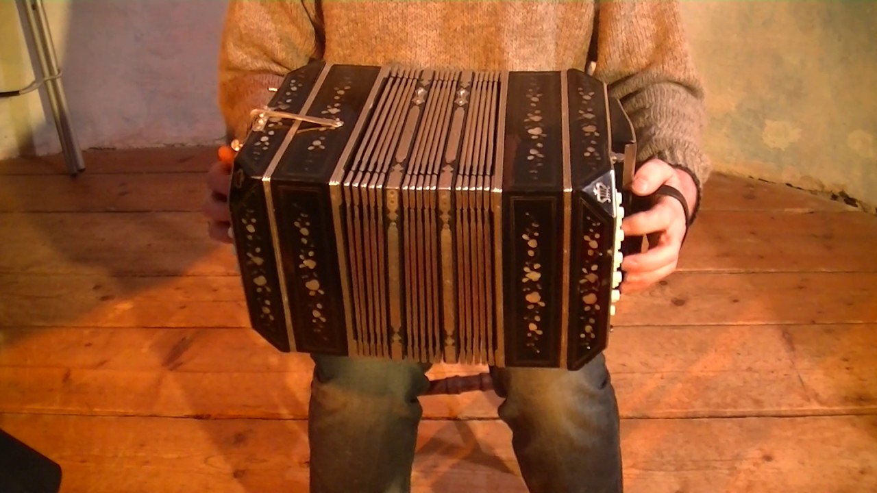 Alfred Arnold Premier Bandoneon 142 tone full mop black (3) - YouTube