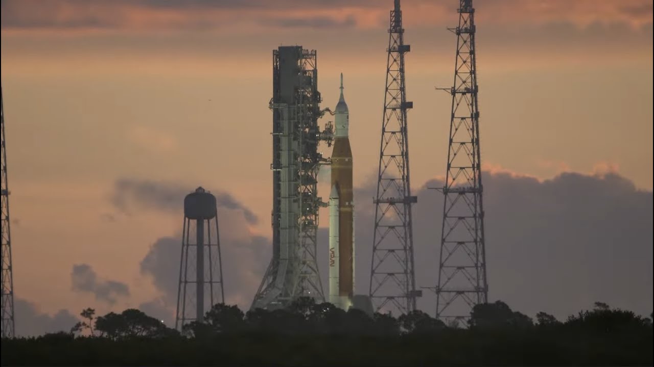 Engine problem scrubs launch of new NASA rocket - YouTube