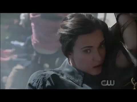 Supergirl 3x01 Kara goes underwater and takes out the Sub Marine