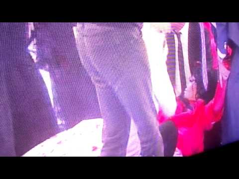 CANLI YAYINDA BÜLENT ERSOY BAYILDI