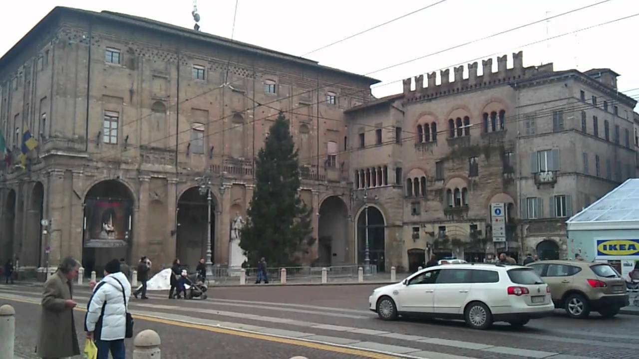 Piazza Garibaldi a Parma - YouTube