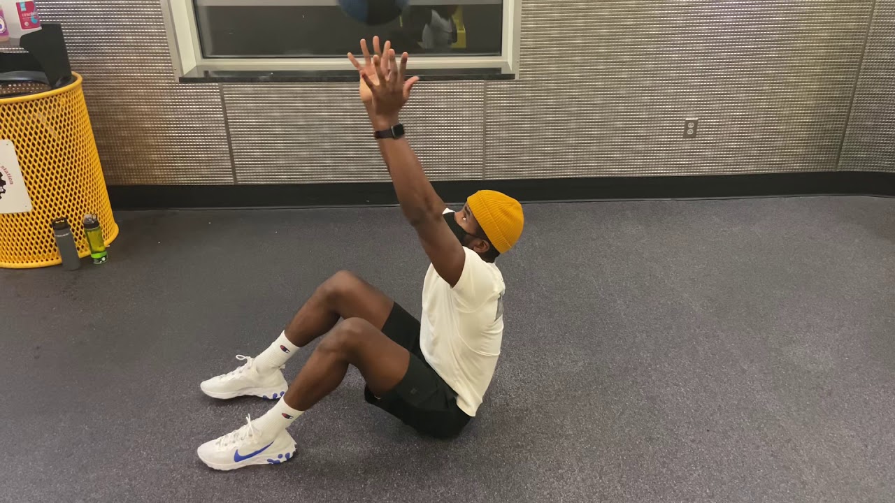 Sit-Up Ball Toss - YouTube