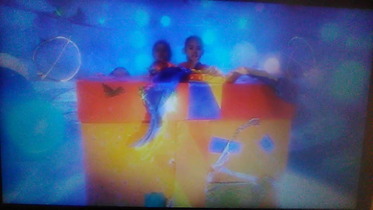 Boohbah: Sailing Boat Present Giving - YouTube