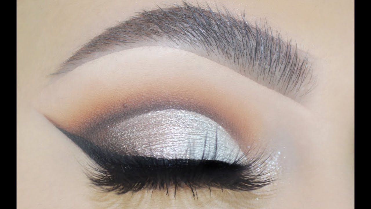 CLASSIC SILVER SMOKEY EYE TUTORIAL - YouTube