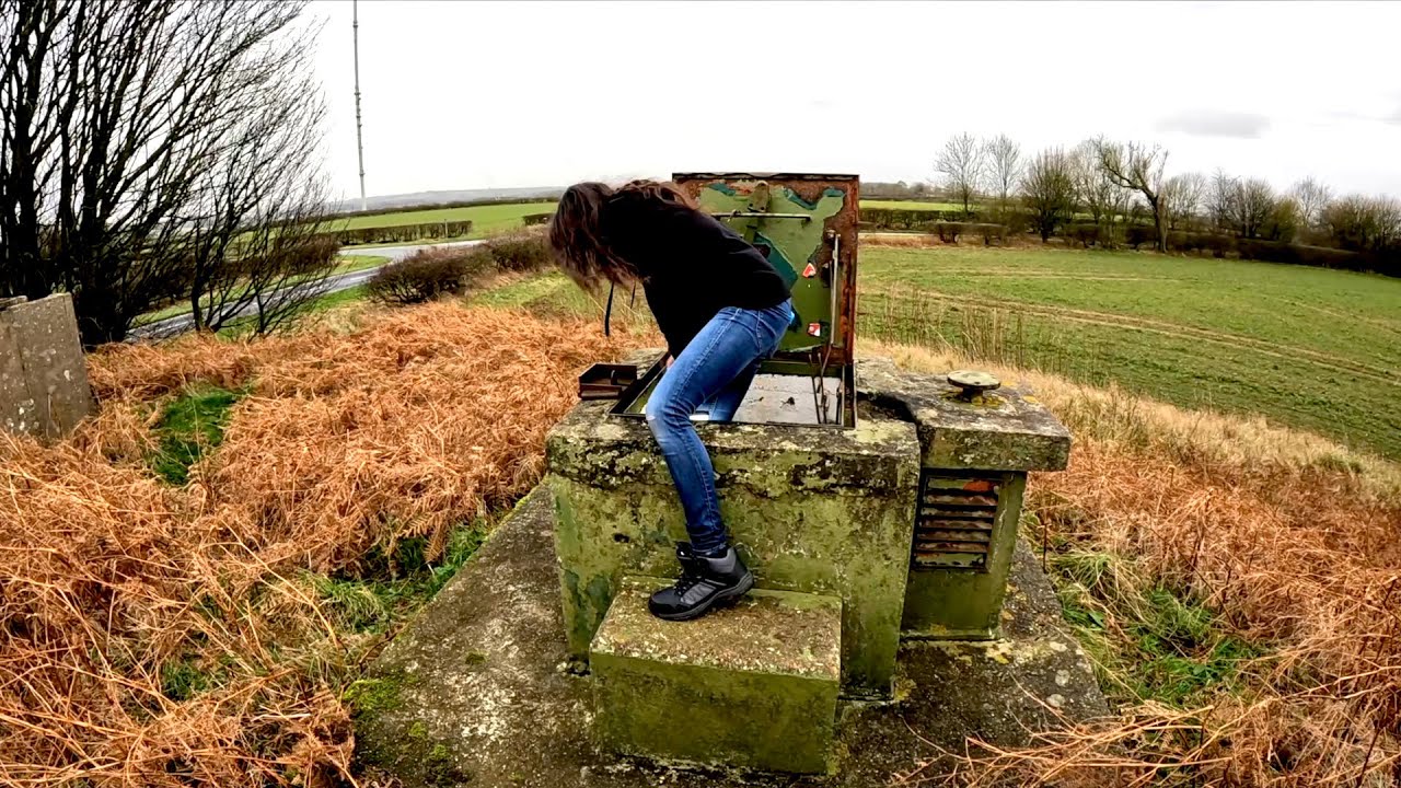 Climbing Down A Cold War ROC Post Bunker In A Field! (Burgh On Bain ...
