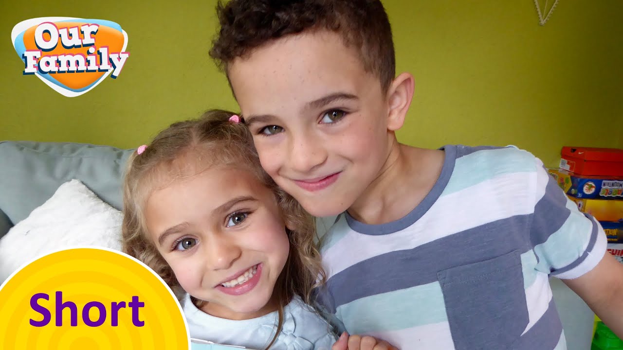 Isla and Noah Pretend Trip to London | Our Family Shorts | CBeebies ...