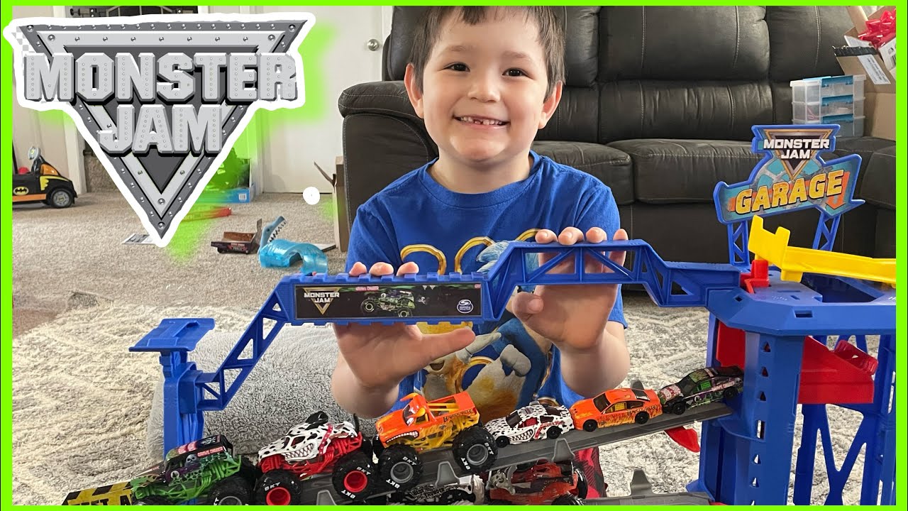Monster Jam Series 1 Car Truck Combo REVIEW!! - YouTube