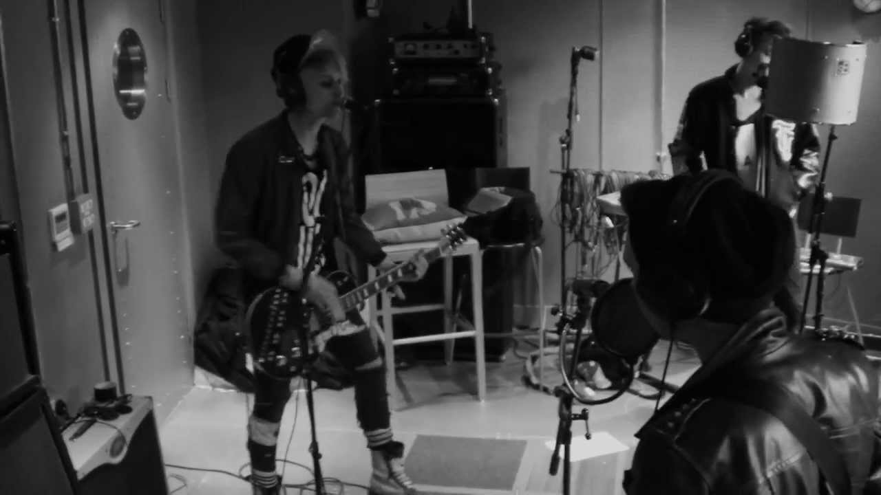 The Kinks - Sunny Afternoon (Dive Bella Dive) - YouTube