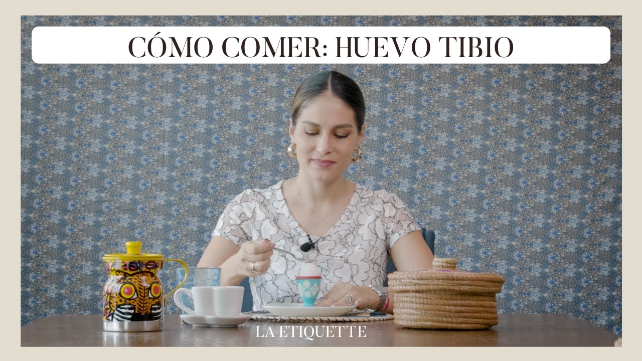 Cómo comer un huevo tibio: etiqueta en la mesa - YouTube